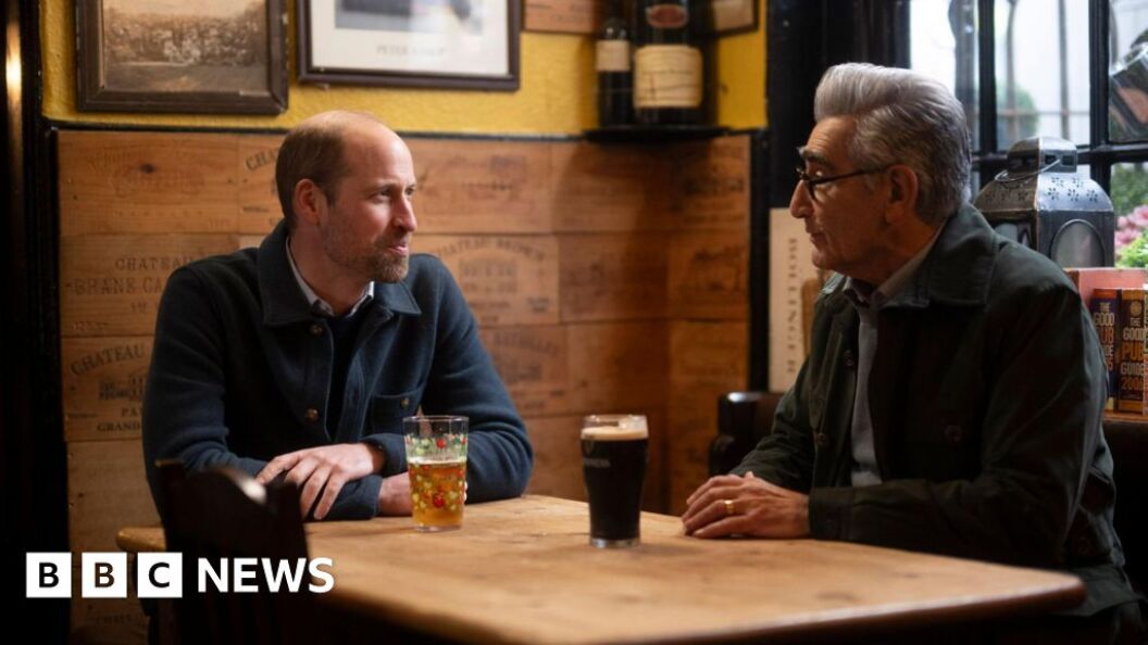 SEPE - Prince William shares a pint with Schitt's Creek star Eugene Levy