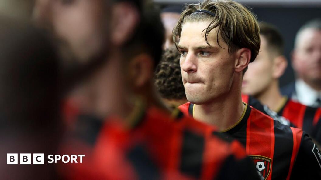 SEPE - Alex Scott: Who is Bournemouth & England star?