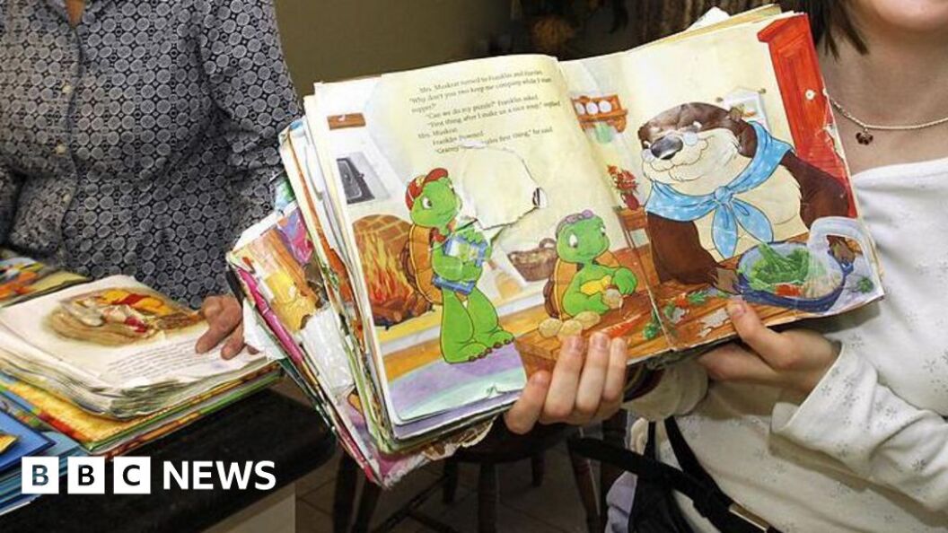 SEPE - Sabrina Carpenter and Franklin the Turtle in tiff over Trump ...