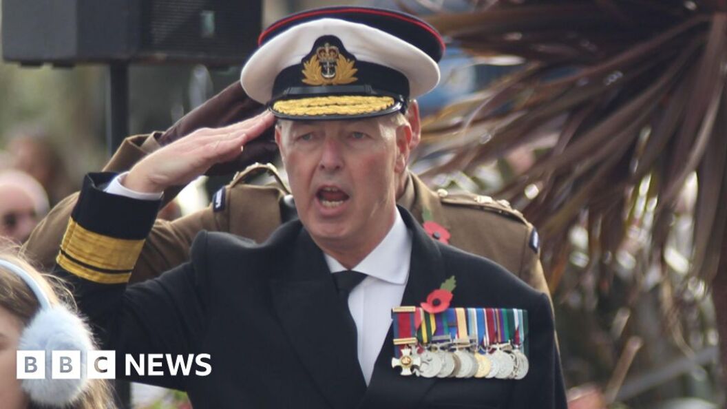 SEPE - How fake admiral Jonathan Carley was caught by sword and rare medals