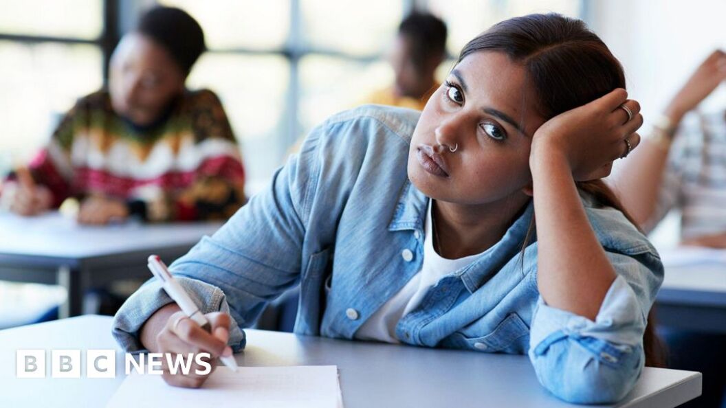 SEPE - Rupee: Currency crash, visa crackdowns force Indian students to ...